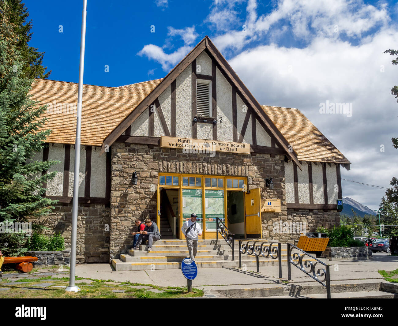 Banff visitor centre -Fotos und -Bildmaterial in hoher Auflösung – Alamy
