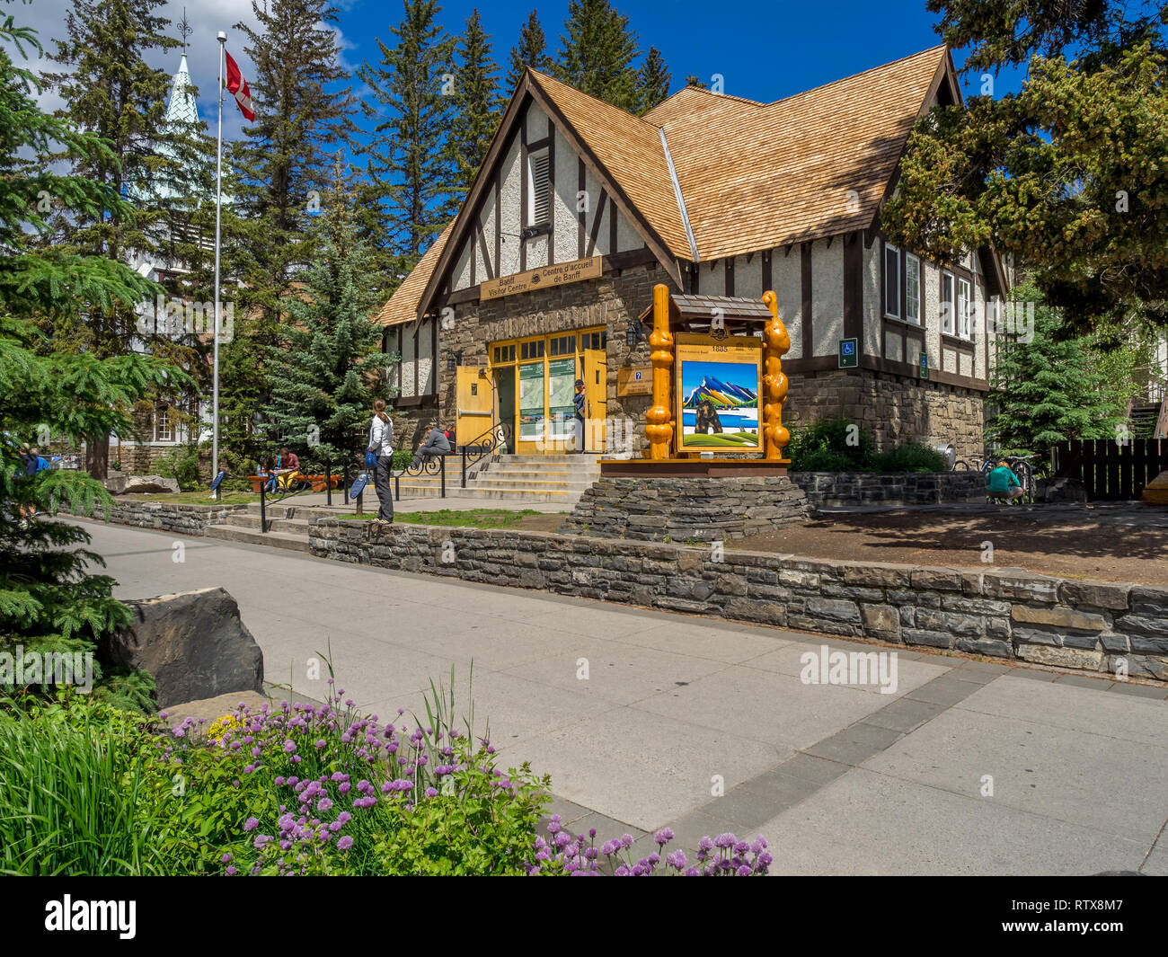 Banff avenue in banff town -Fotos und -Bildmaterial in hoher Auflösung ...