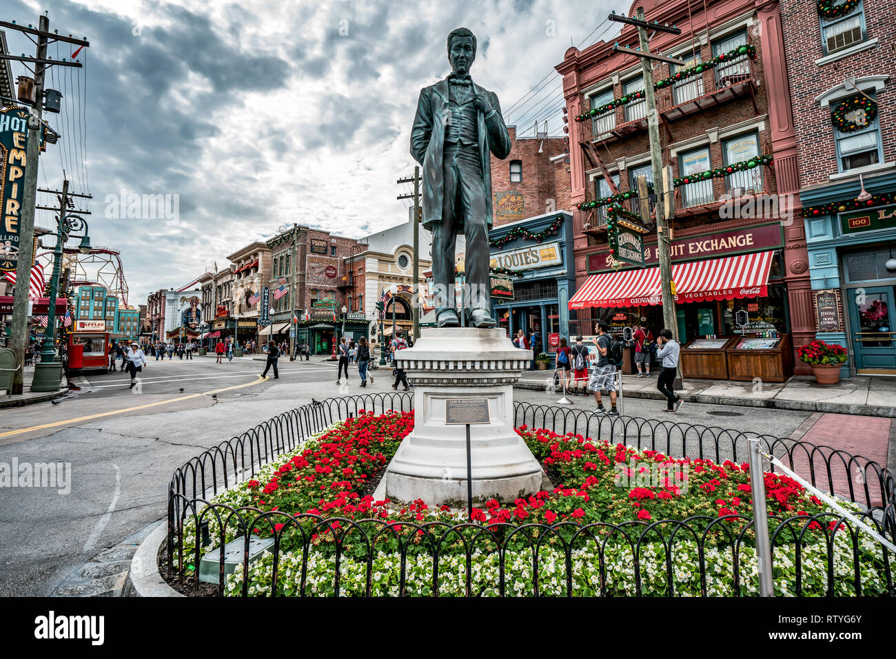 ORLANDO, Florida, USA - Dezember, 2018: Lew Wasserman Statue, Chairman ...