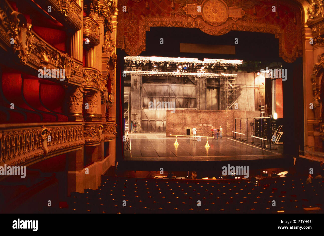Palais garnier innenraum -Fotos und -Bildmaterial in hoher Auflösung ...