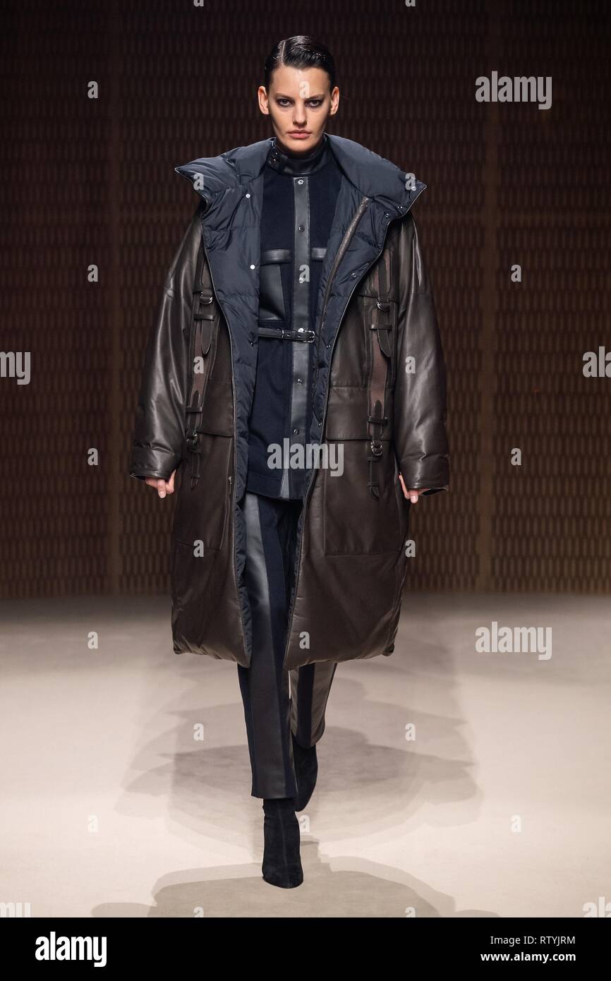 Hermes ready wear paris model -Fotos und -Bildmaterial in hoher ...