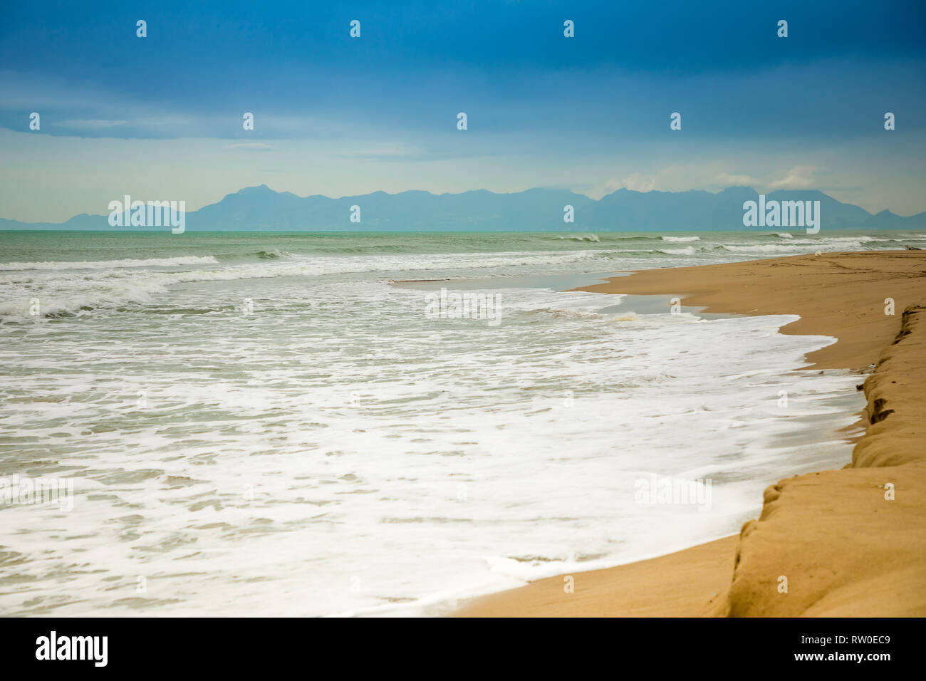 Italien maiori strand -Fotos und -Bildmaterial in hoher Auflösung – Alamy