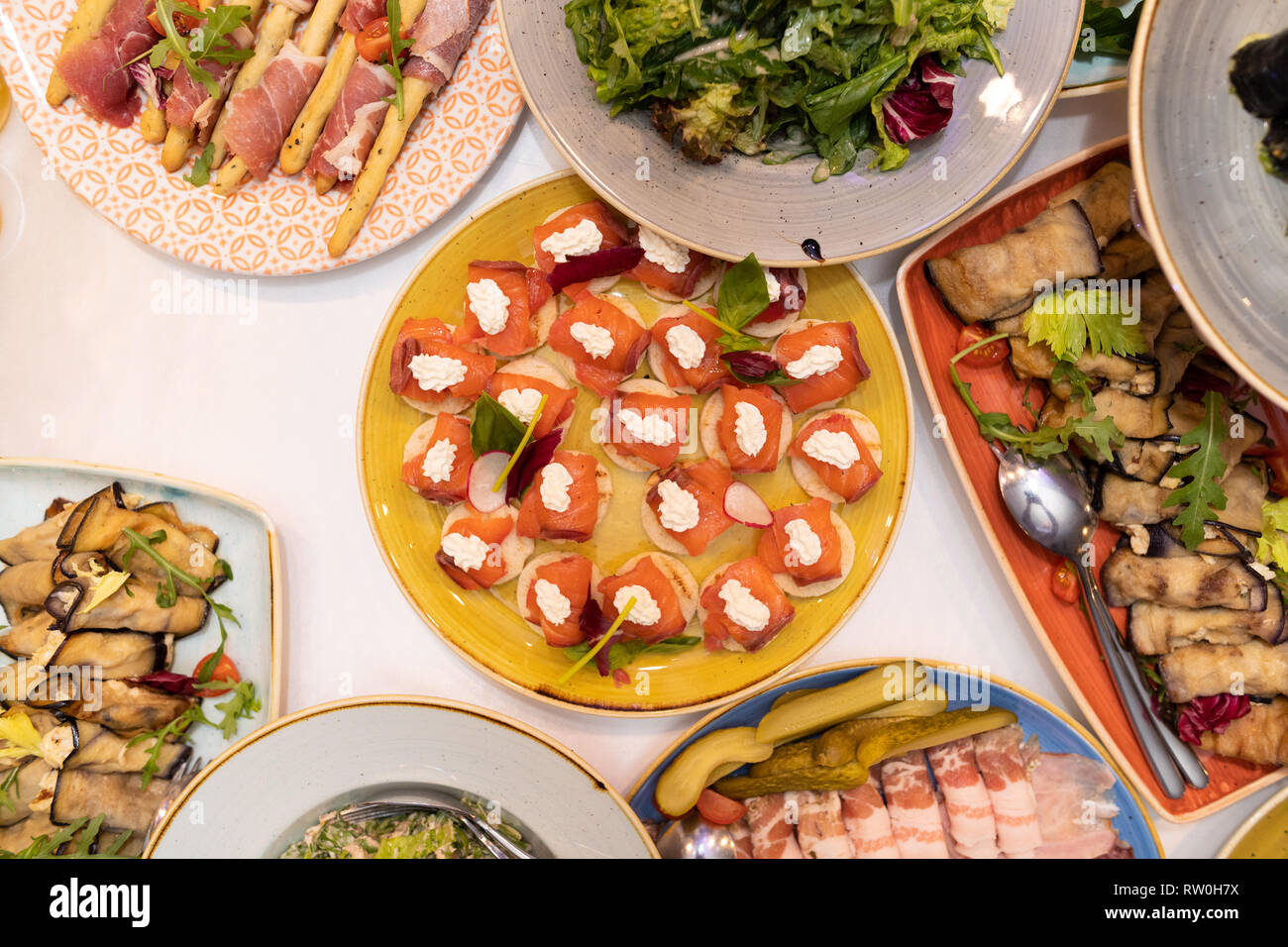 Voller Teller Buffet Essen Stockfotos und -bilder Kaufen - Alamy