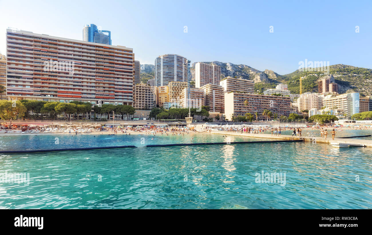 Der strand von larvotto in monte carlo -Fotos und -Bildmaterial in ...