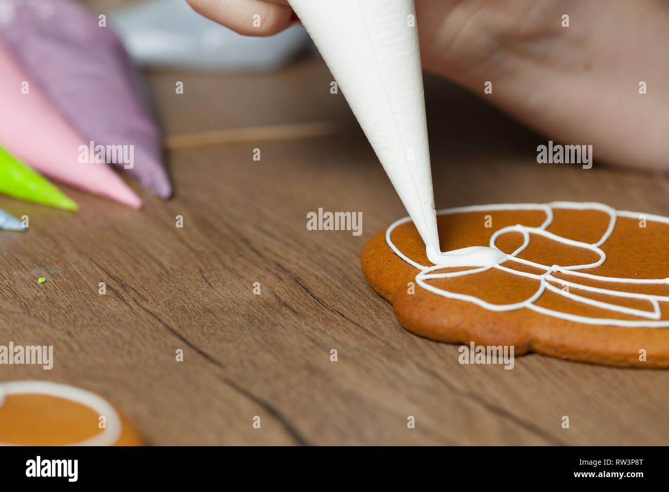 Backen, Zeichnen auf Backen, Muster Prozess Nahaufnahme Stockfotografie ...