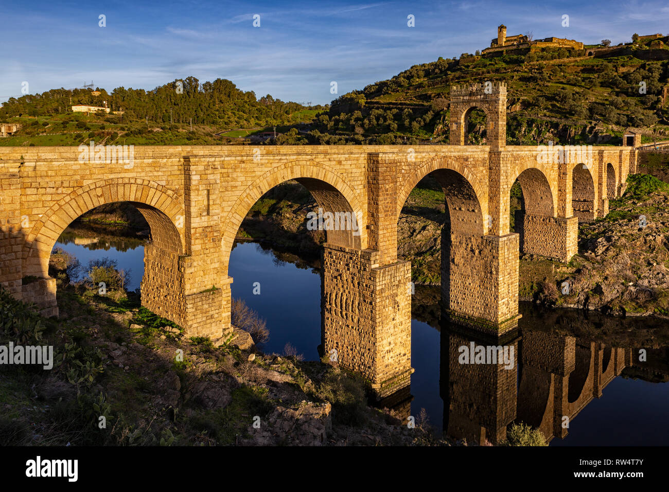 Alcantara bridge -Fotos und -Bildmaterial in hoher Auflösung – Alamy