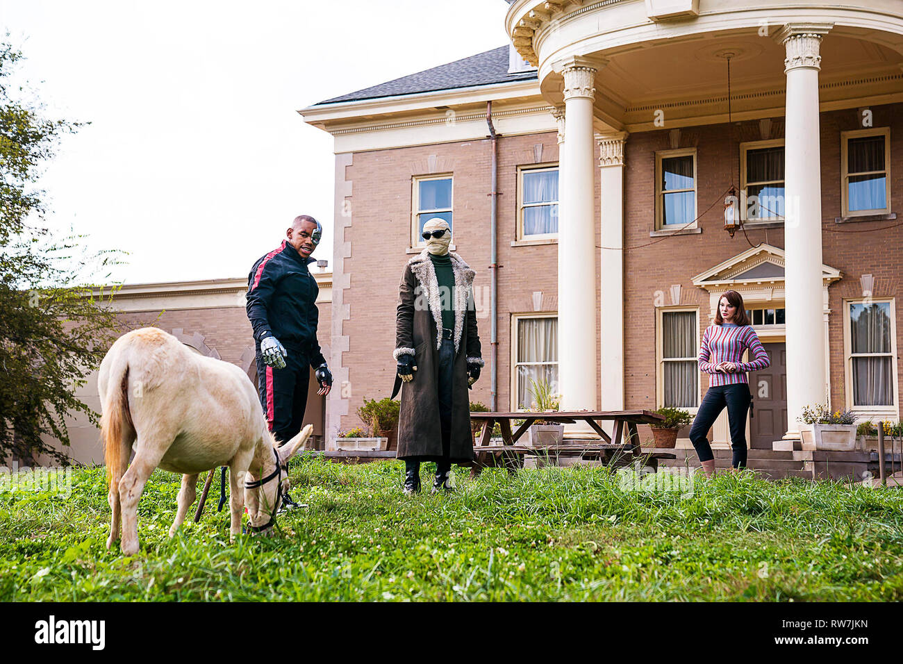 DOOM PATROL, von links: Joivan Wade, Matthew Zuk (Stimme: Matt Bomer ...