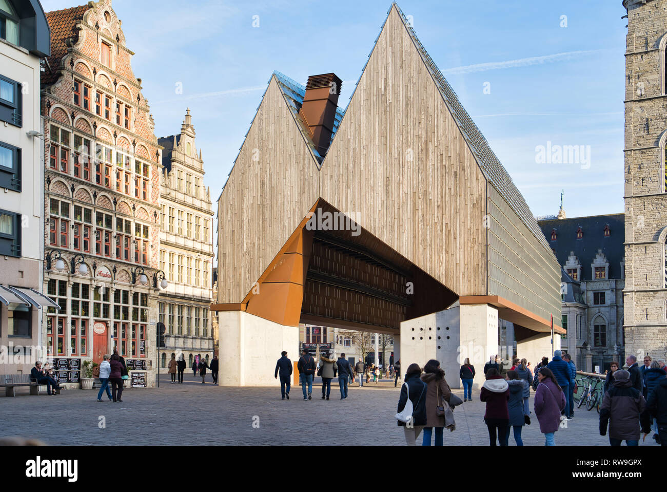 Platz In Der Stadt Stockfotos und -bilder Kaufen - Alamy