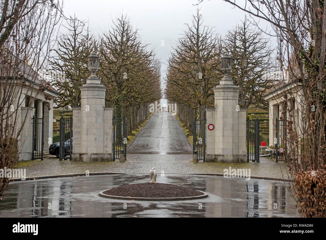 Coco chanel grab schweiz -Fotos und -Bildmaterial in hoher Auflösung – Alamy