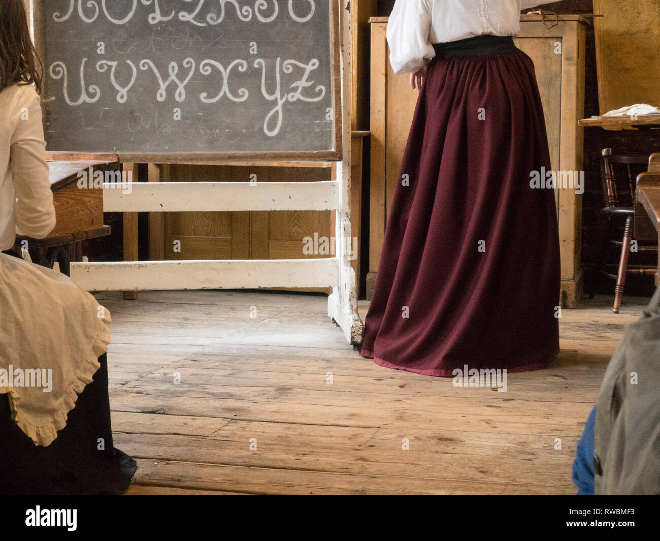 Strenge lehrerin -Fotos und -Bildmaterial in hoher Auflösung – Alamy
