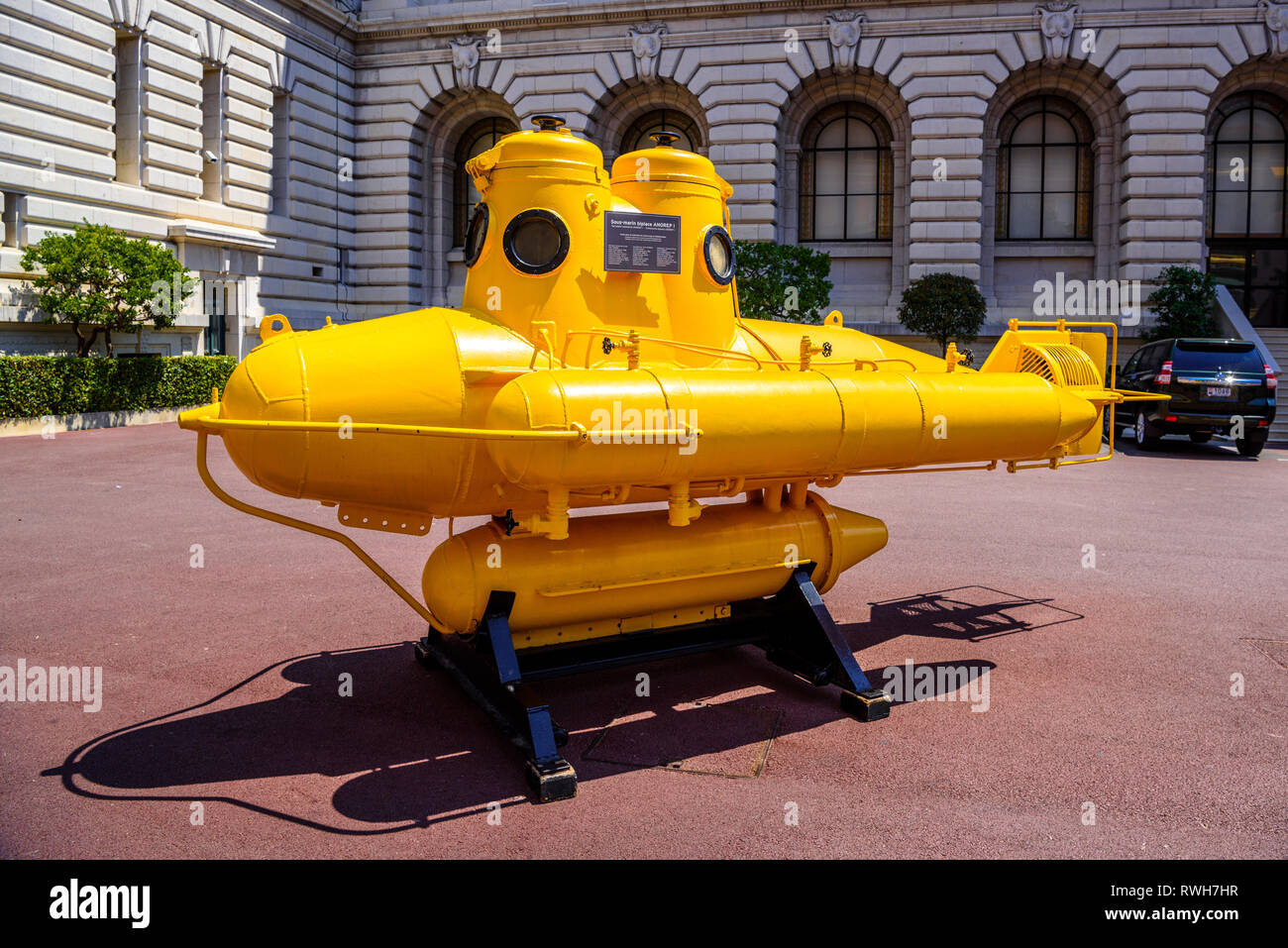 Oceanographic museum monaco submarine -Fotos und -Bildmaterial in hoher ...