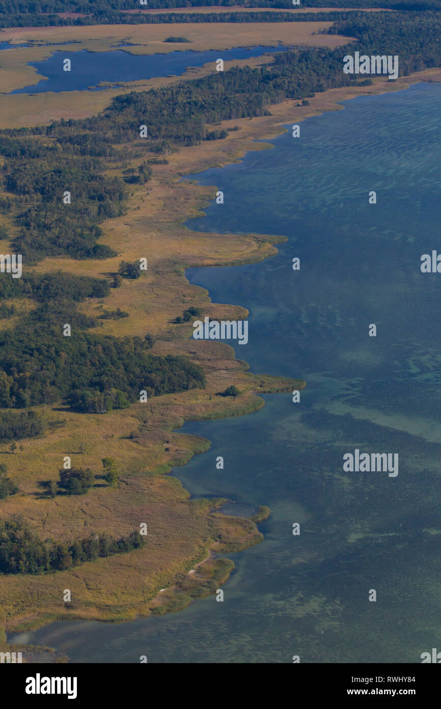 Das östliche Ufer des Lake Müritz und Binnenmueritz aus der Luft ...