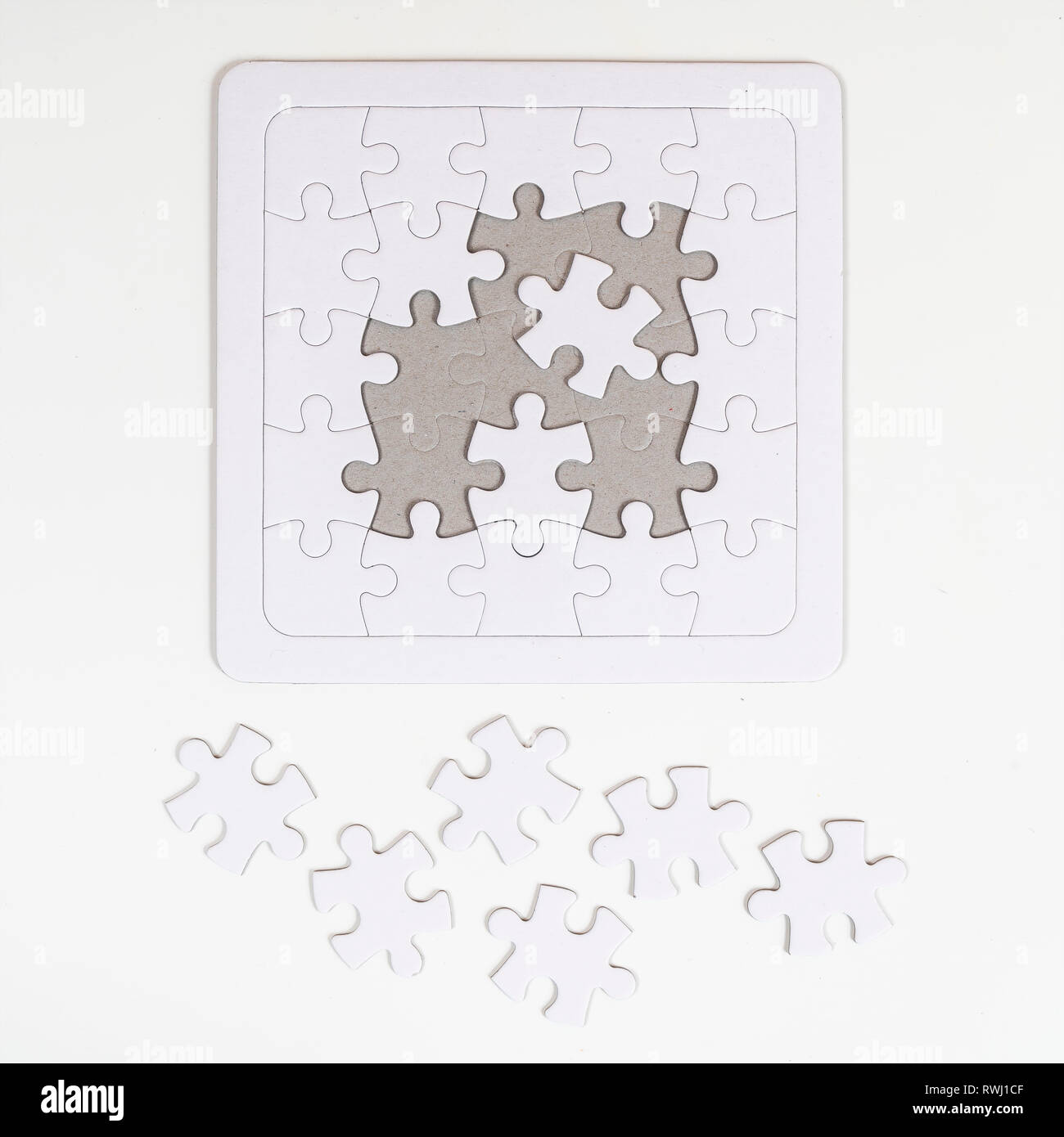 Missing black puzzle piece -Fotos und -Bildmaterial in hoher Auflösung ...