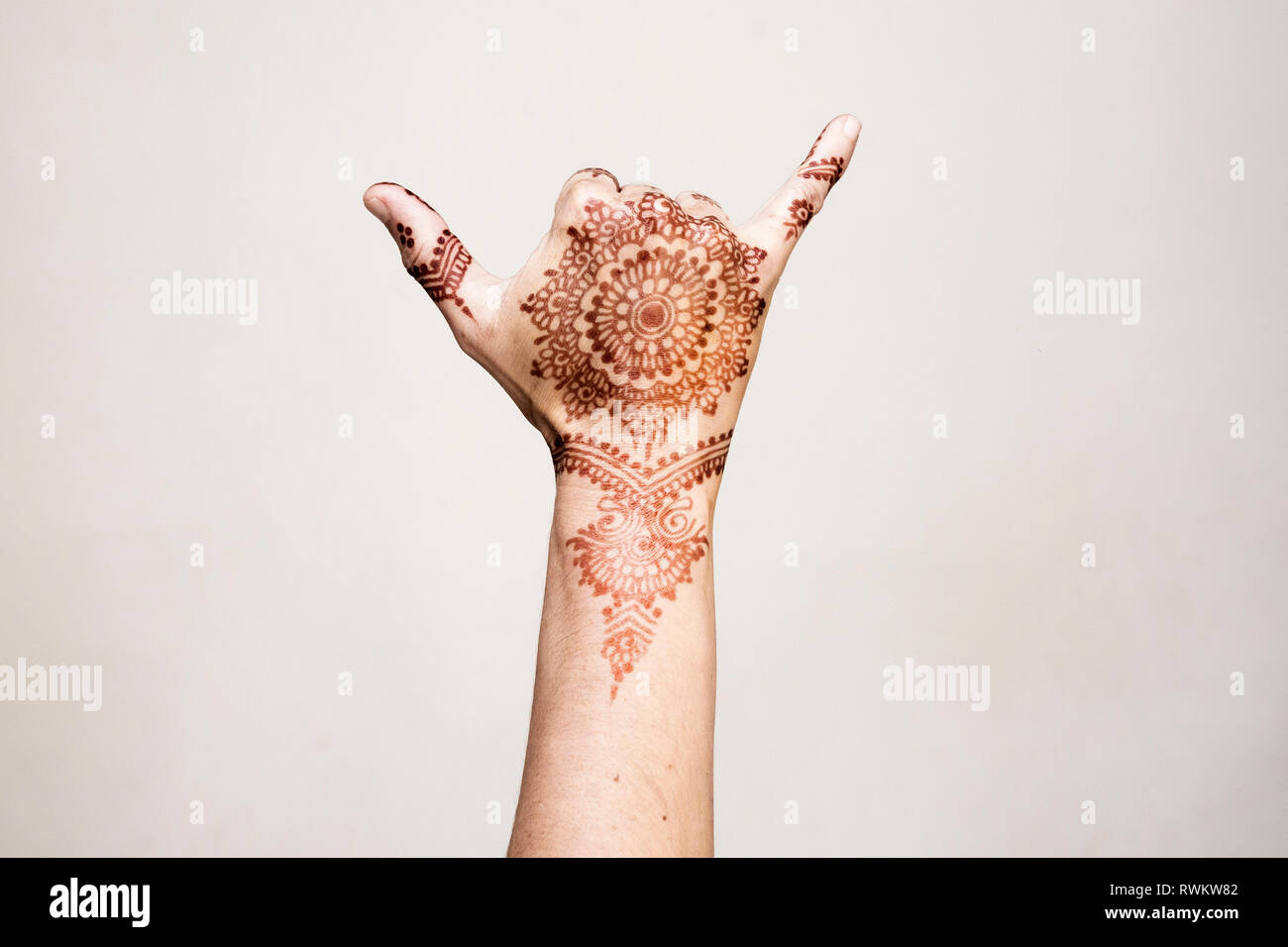 Traditionelles tattoo studio -Fotos und -Bildmaterial in hoher ...