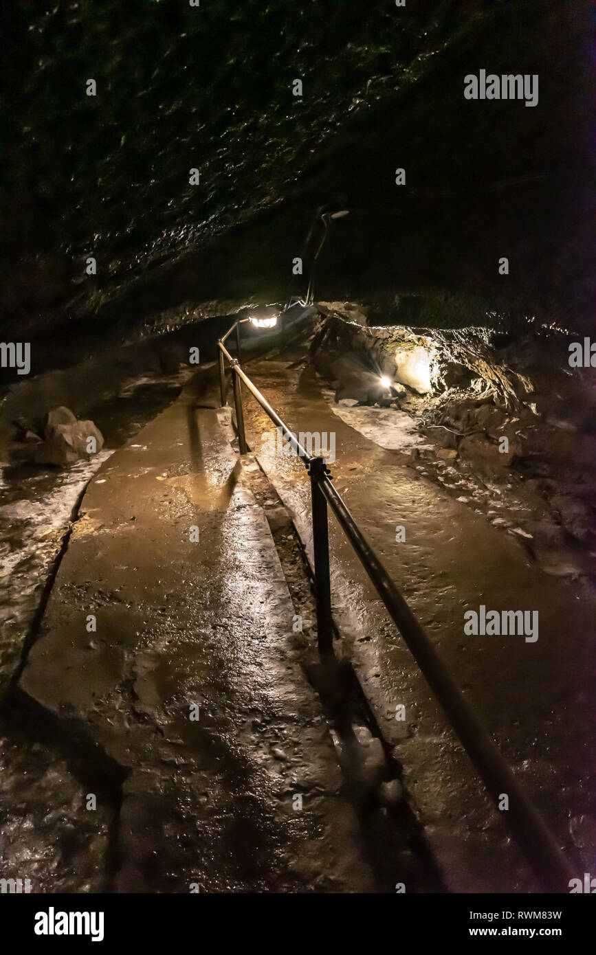 Grotta di lava fugaku -Fotos und -Bildmaterial in hoher Auflösung – Alamy