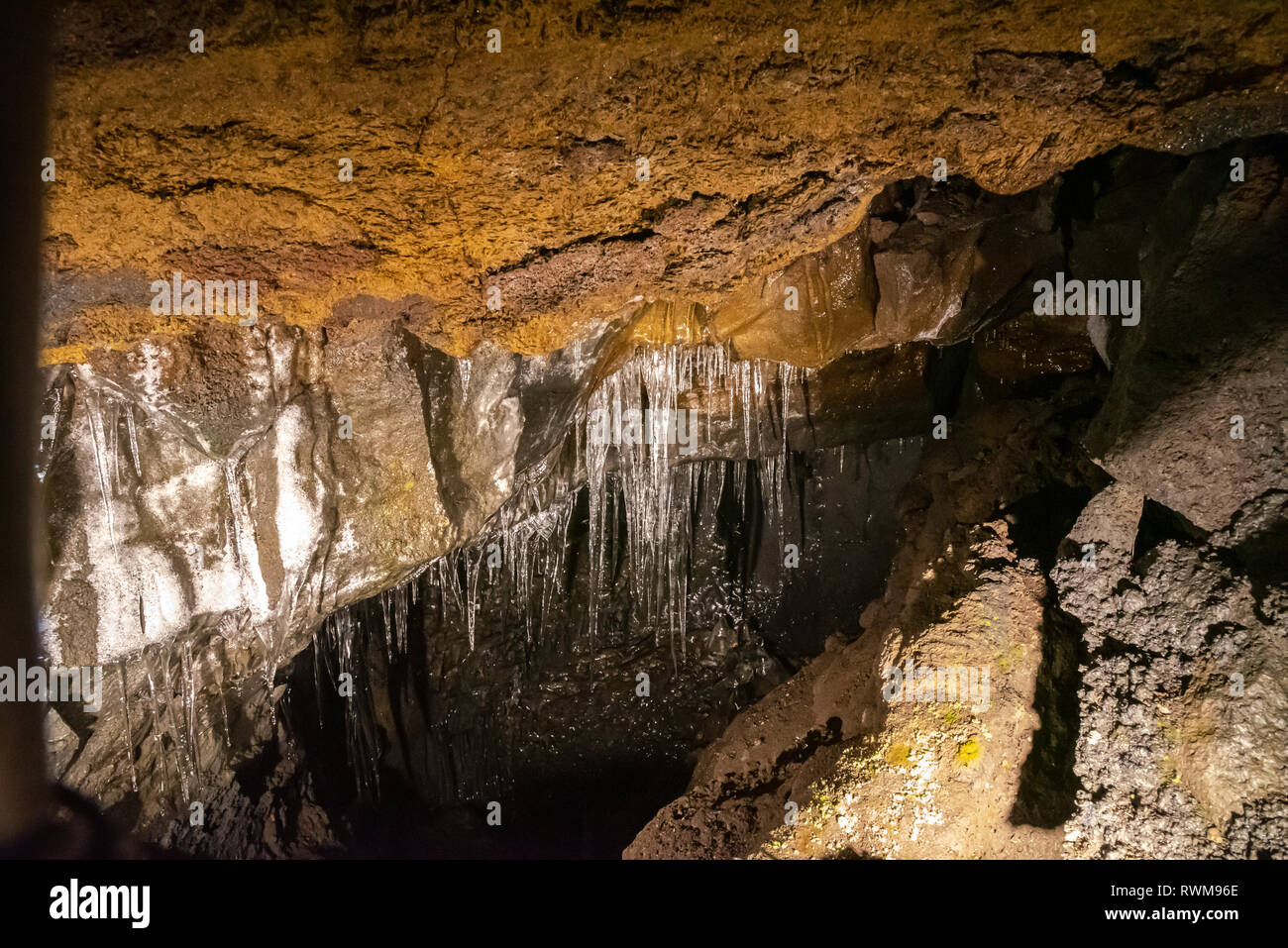 Wind Cave & Eis Höhle in Fugaku Japan. Die Fuji Fugaku Wind Cave wird ...