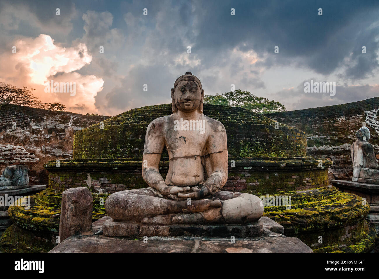 Ceylon buddha -Fotos und -Bildmaterial in hoher Auflösung – Alamy