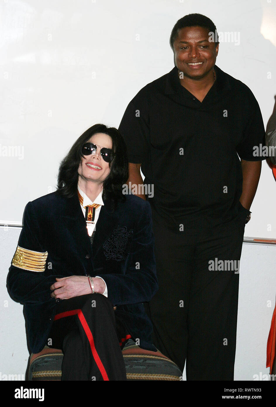 Michael Jackson und sein Bruder Marlon am vergangenen Sonntag 15 ...