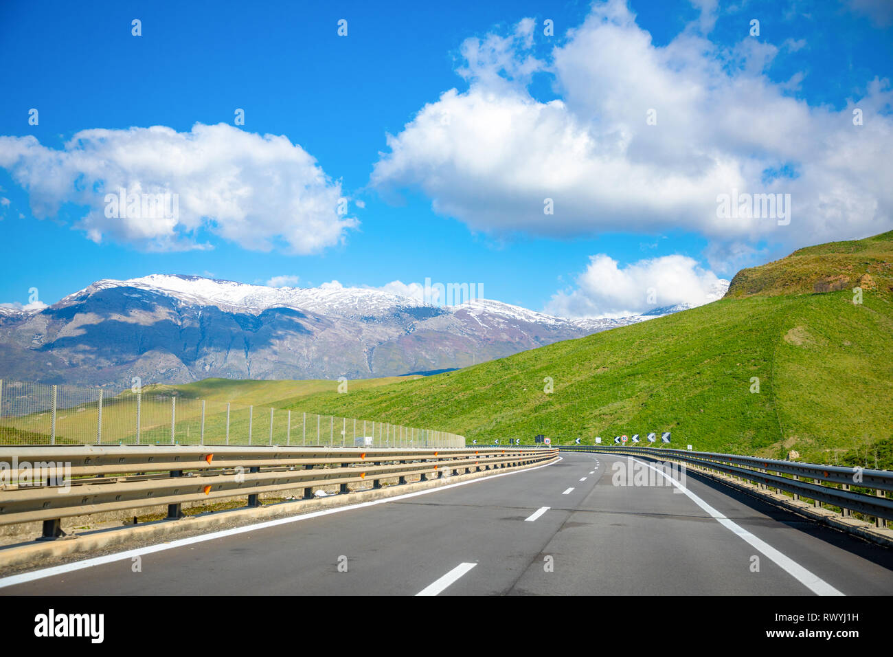 Autobahn italien -Fotos und -Bildmaterial in hoher Auflösung – Alamy