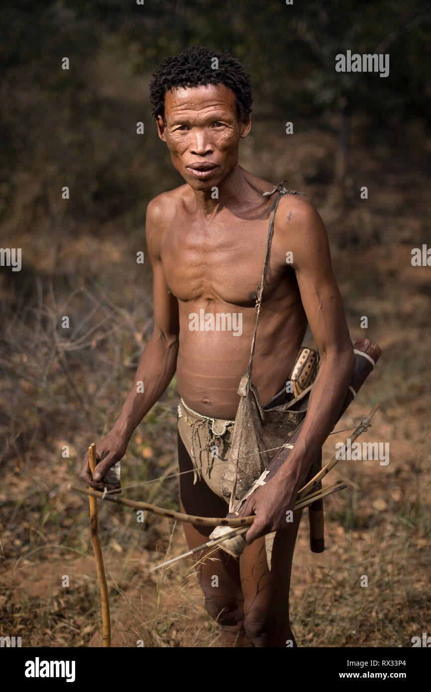 Das Porträt einer San-Ju'Hoansi Jäger in Namibia Stockfotografie - Alamy