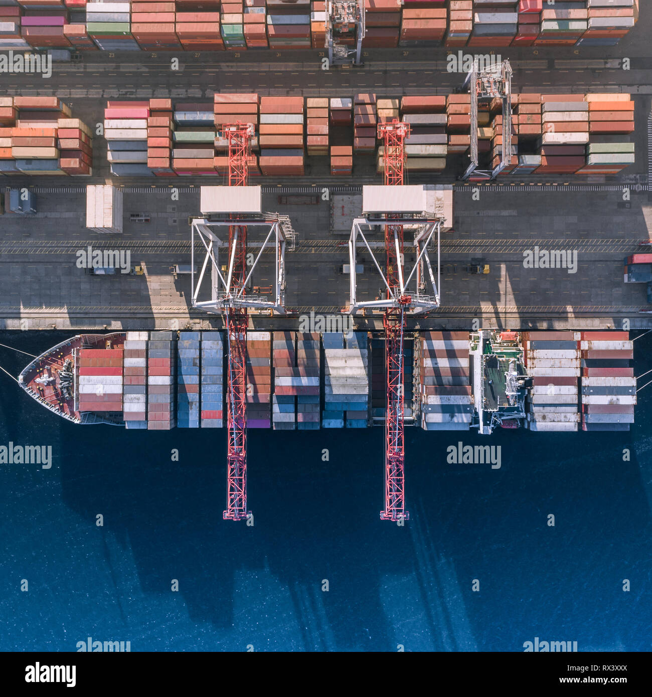 Container Lkw Verladung Stockfotos und -bilder Kaufen - Alamy