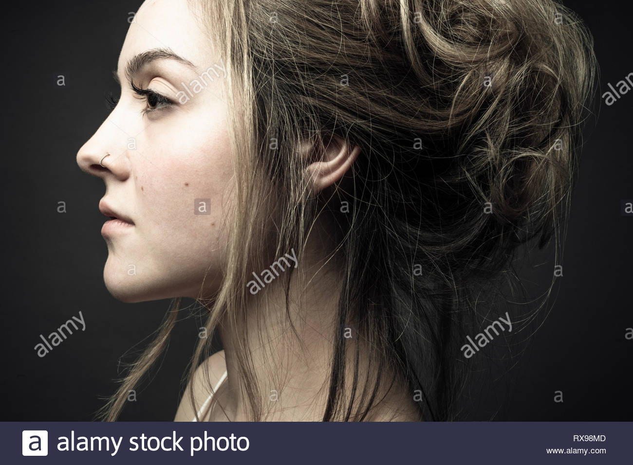 Nose ring -Fotos und -Bildmaterial in hoher Auflösung – Alamy