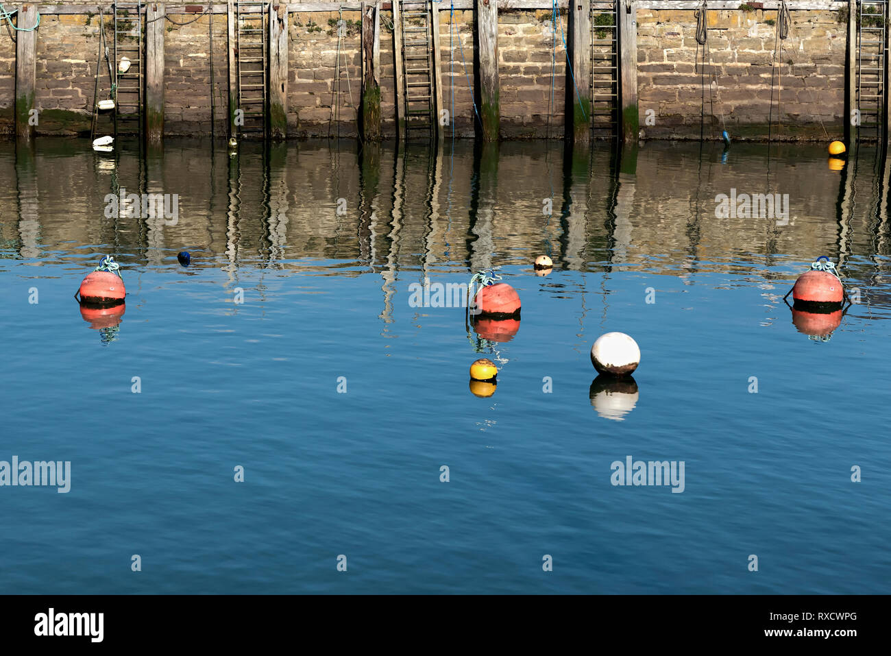 Festmacher bojen festmacher bojen -Fotos und -Bildmaterial in hoher ...