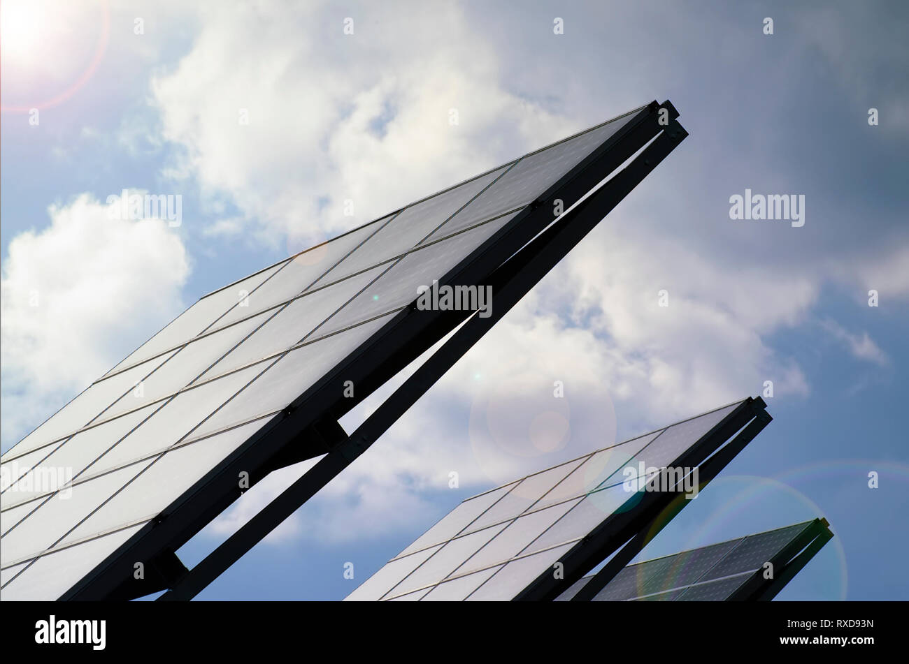 Photovoltaic solar tracker -Fotos und -Bildmaterial in hoher Auflösung ...