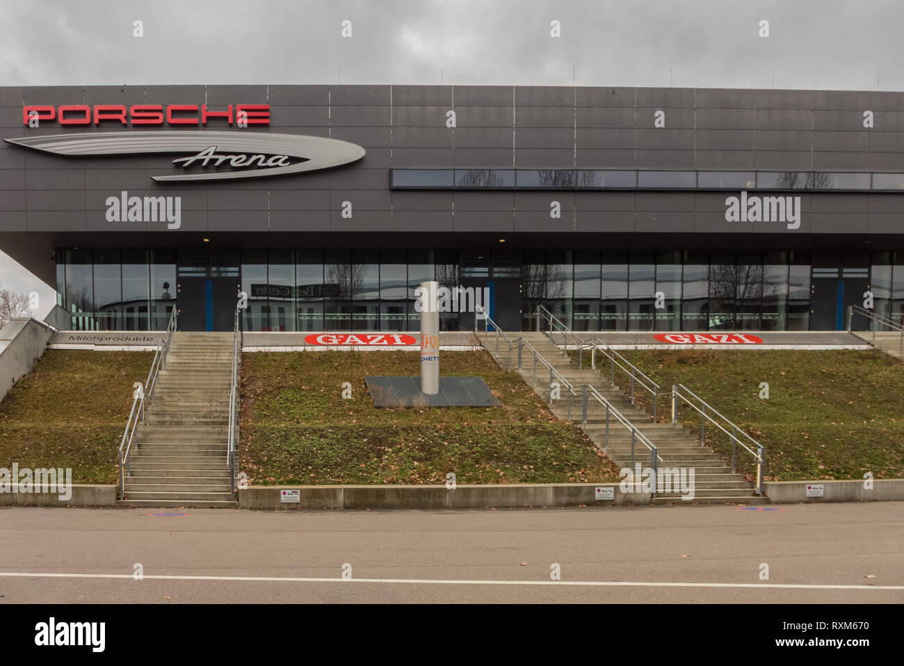 Porsche arena stuttgart -Fotos und -Bildmaterial in hoher Auflösung – Alamy