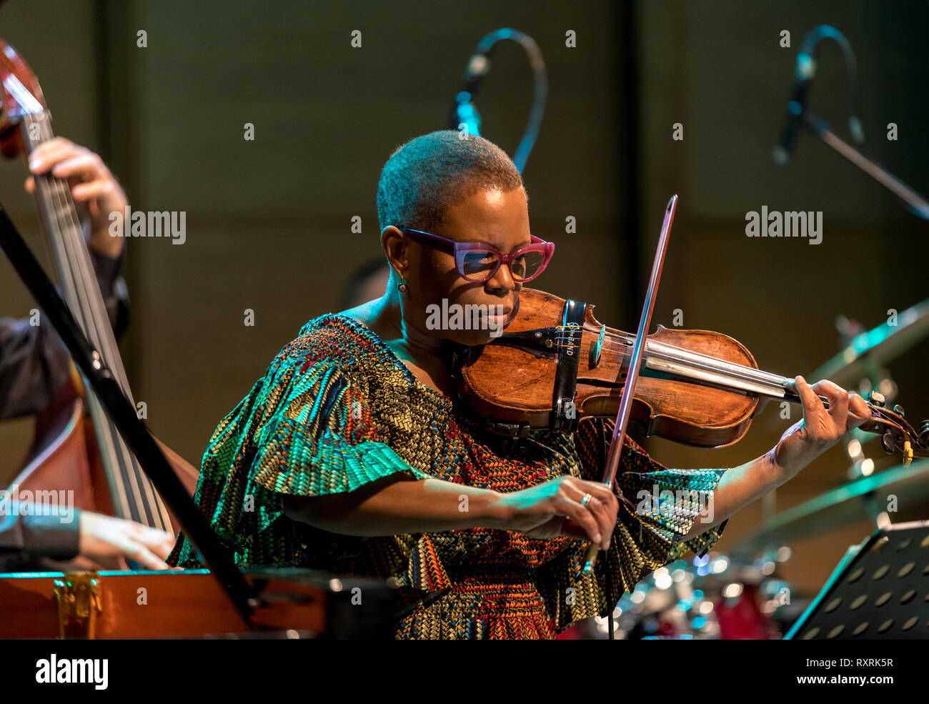 Krakau, Polen. 9. Mär 2019. Regina Carter, US-amerikanischer Jazz ...