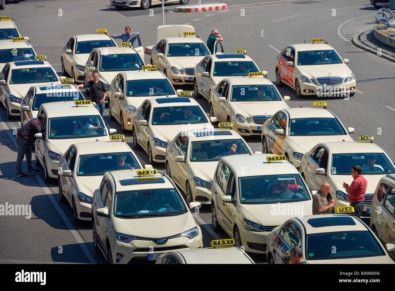 Berliner taxi -Fotos und -Bildmaterial in hoher Auflösung – Alamy