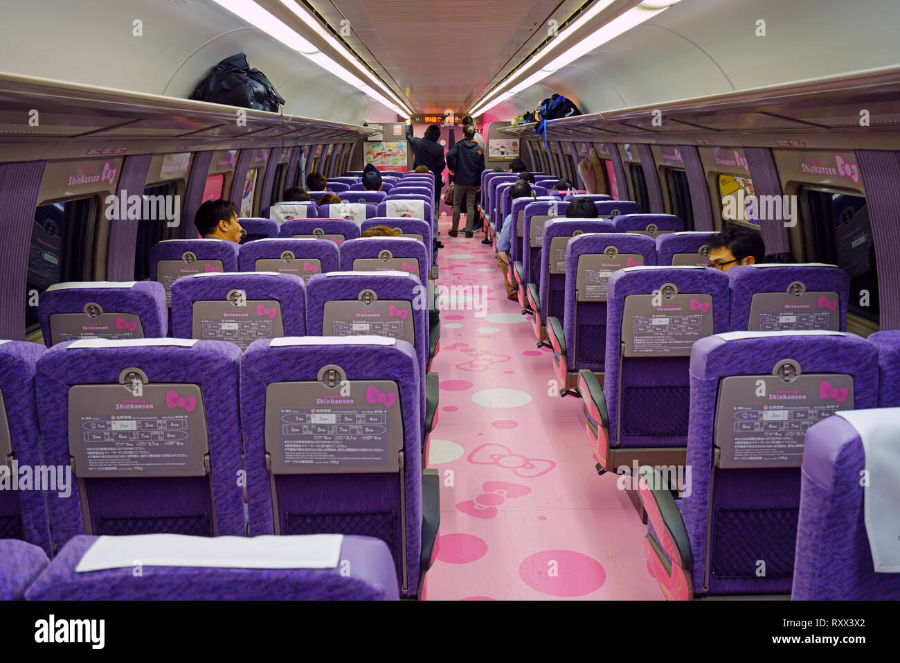 Hello kitty shinkansen train japan -Fotos und -Bildmaterial in hoher ...