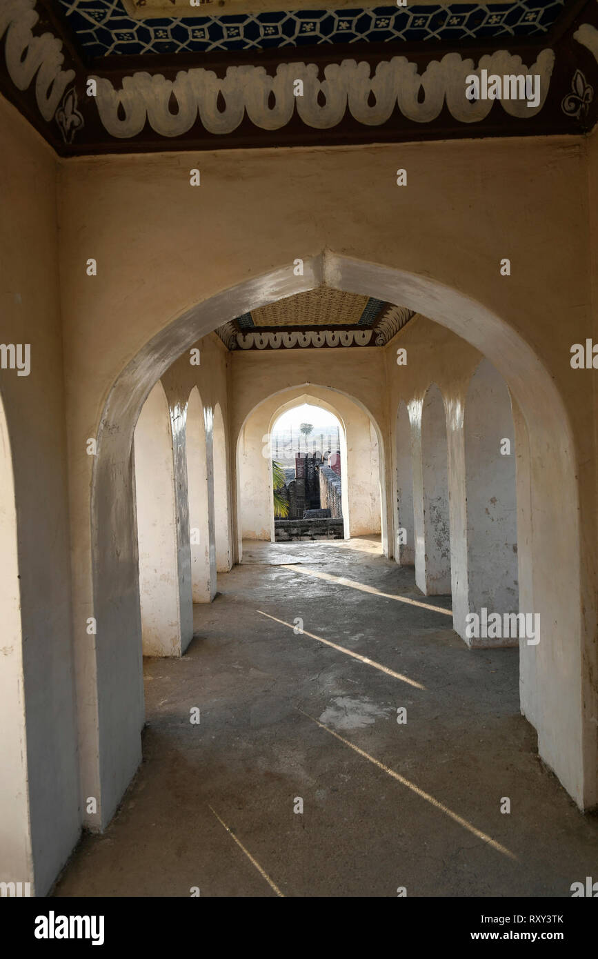 Mauerwerk zeigte nach oben -Fotos und -Bildmaterial in hoher Auflösung ...