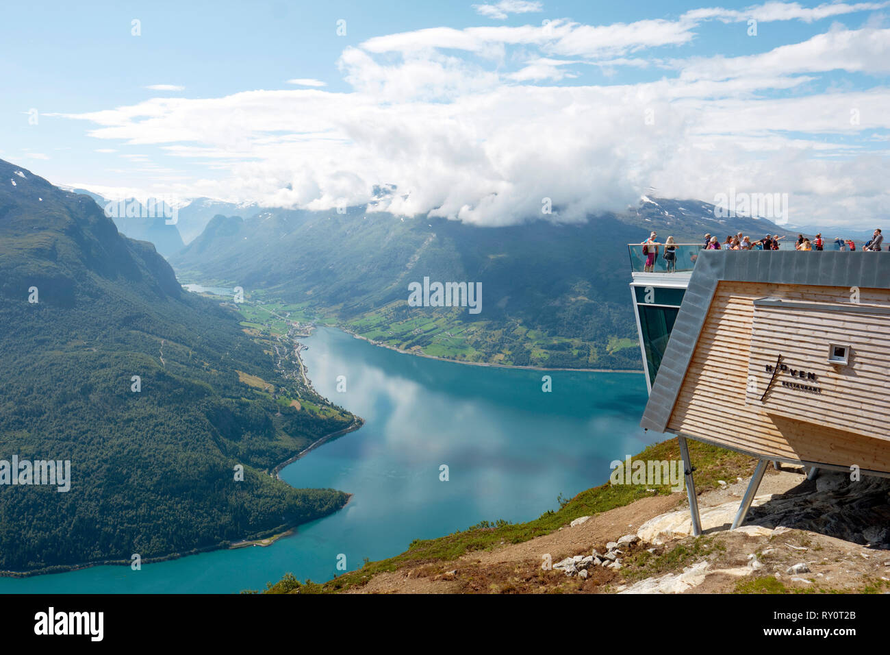 Loen skylift restaurant -Fotos und -Bildmaterial in hoher Auflösung – Alamy