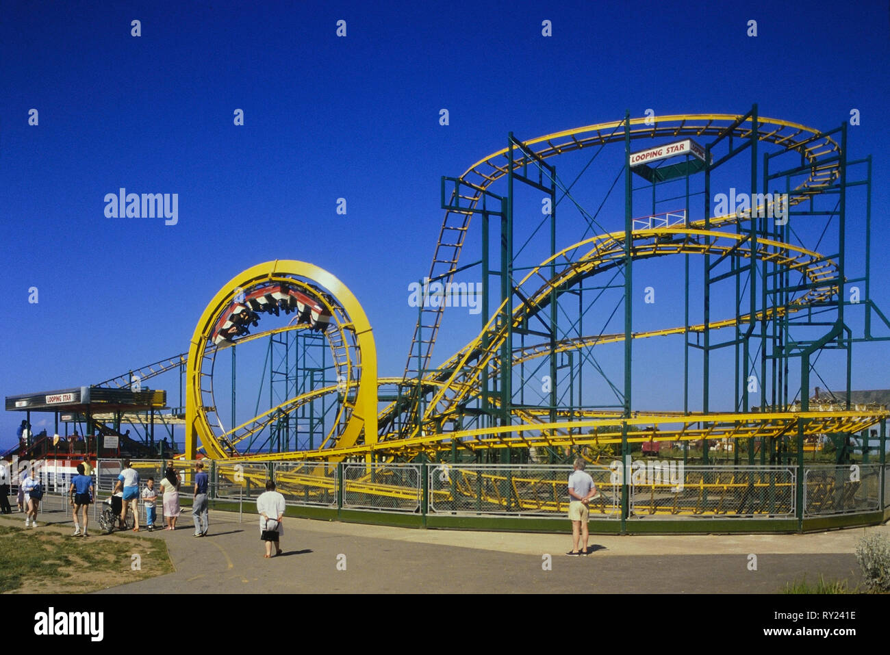 Achterbahn Looping Stockfotos und -bilder Kaufen - Alamy