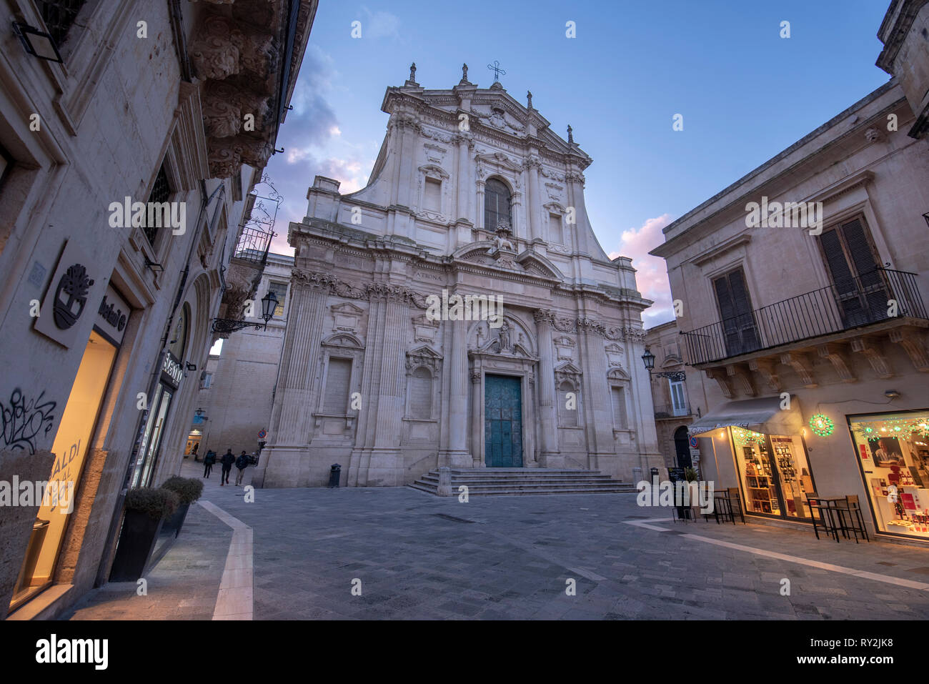 LECCE, Apulien, Italien - Fassade der alten Barockkirche Santa Irene im ...