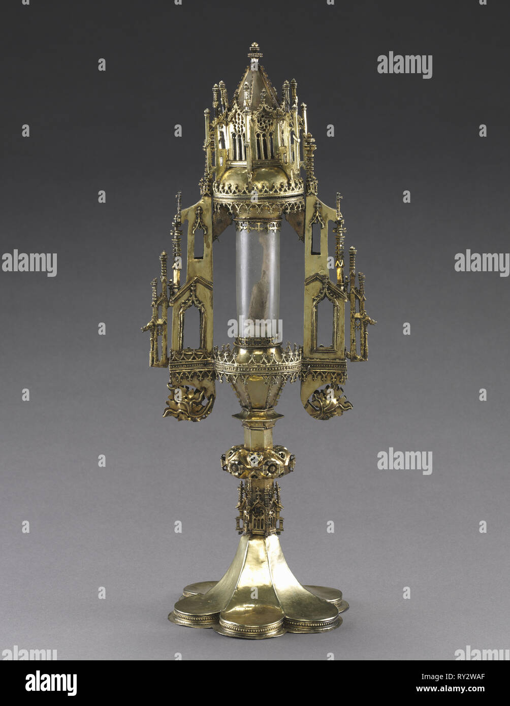 Silber und vergoldete monstranz -Fotos und -Bildmaterial in hoher ...