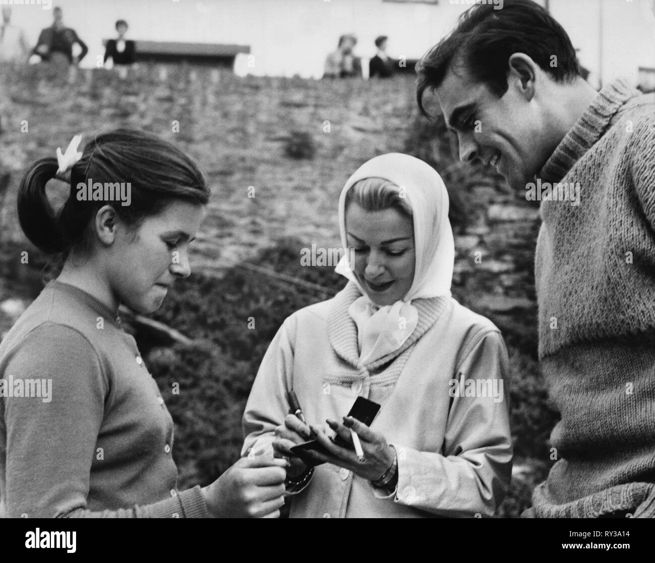 Autogramme Signieren Stockfotos und -bilder Kaufen - Alamy