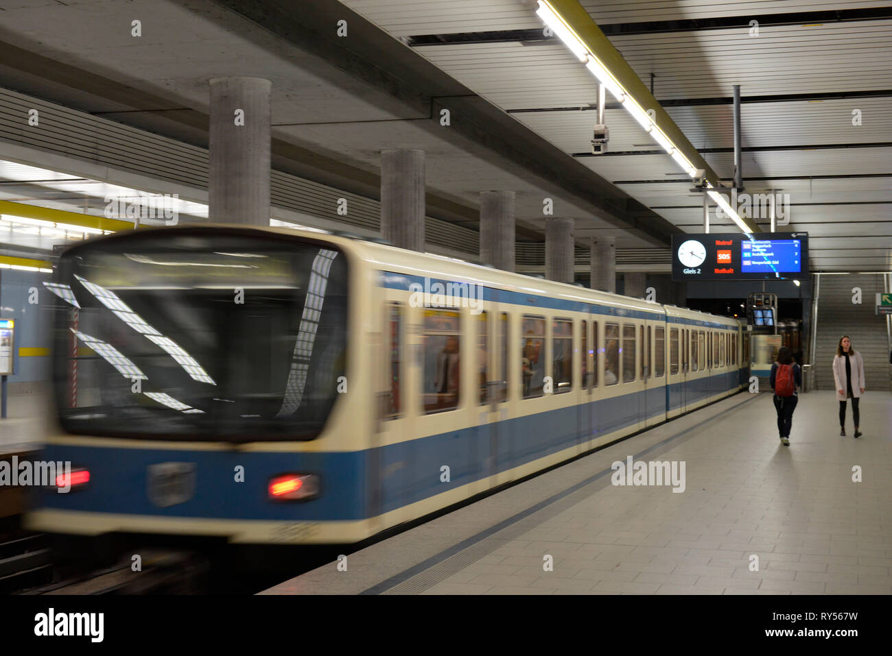 U-Bahnhof Max-Weber-Platz, Muenchen, Bayern, Deutschland ...