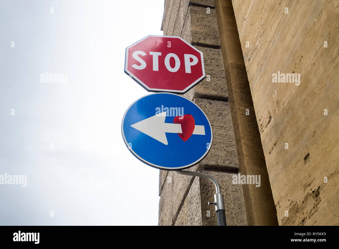Clet lustige verkehrszeichen -Fotos und -Bildmaterial in hoher ...