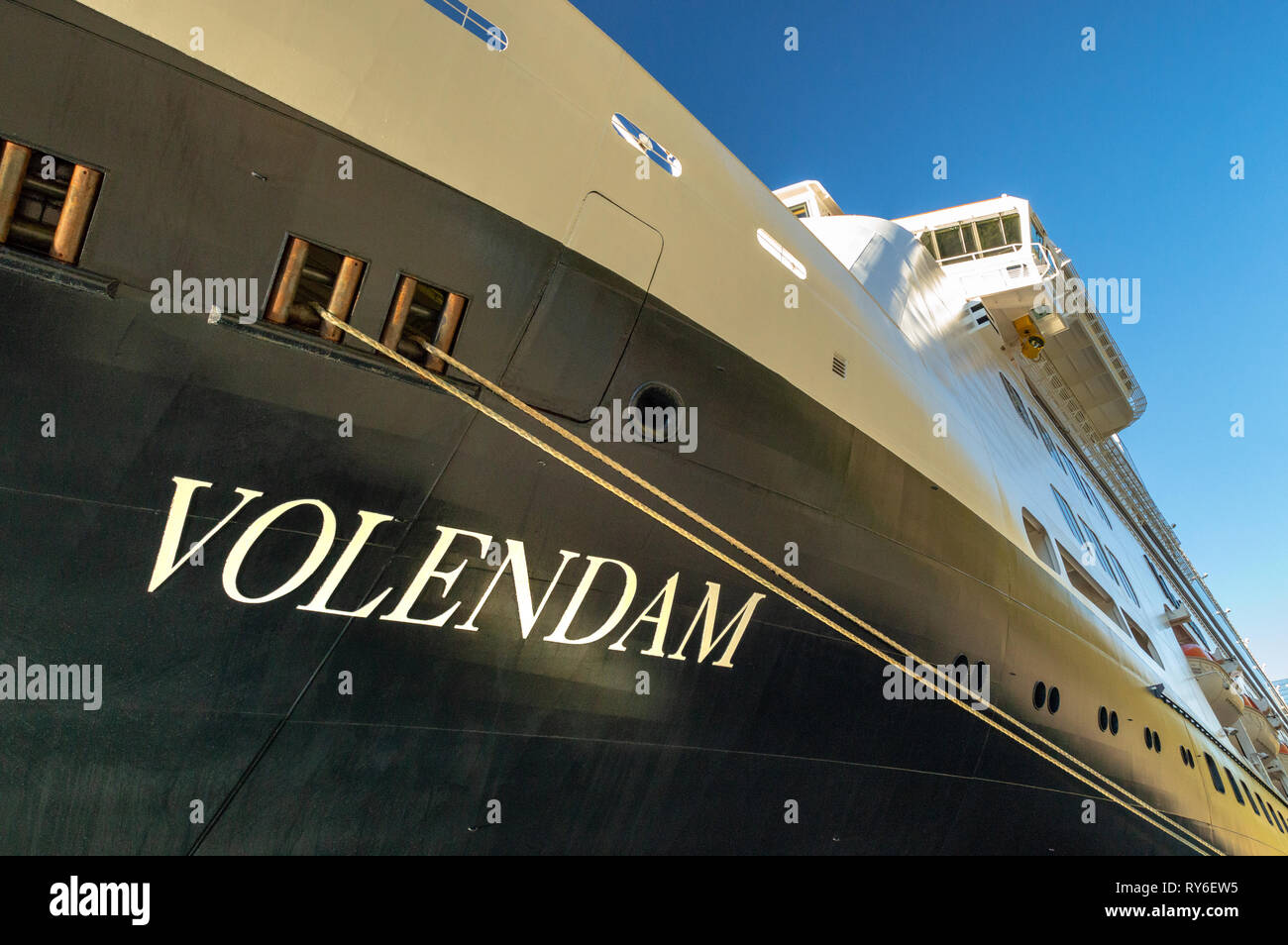 Kreuzfahrtschiff ohne namen -Fotos und -Bildmaterial in hoher Auflösung ...