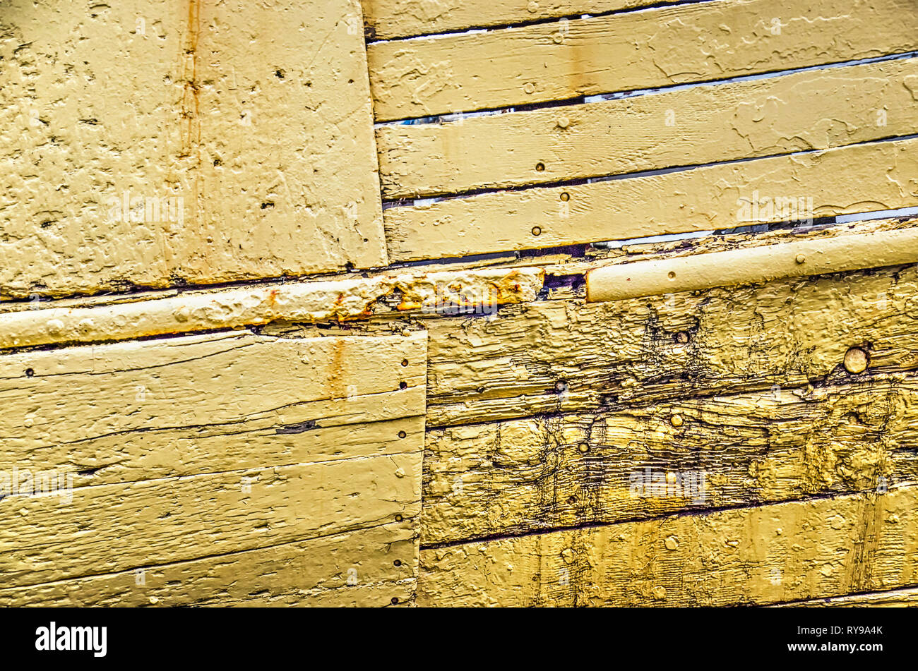 Fragment der Rumpf eines alten Fischerboot mit Holzbohlen in ...