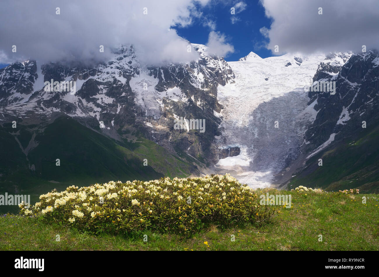 Mountainous svaneti georgia -Fotos und -Bildmaterial in hoher Auflösung ...