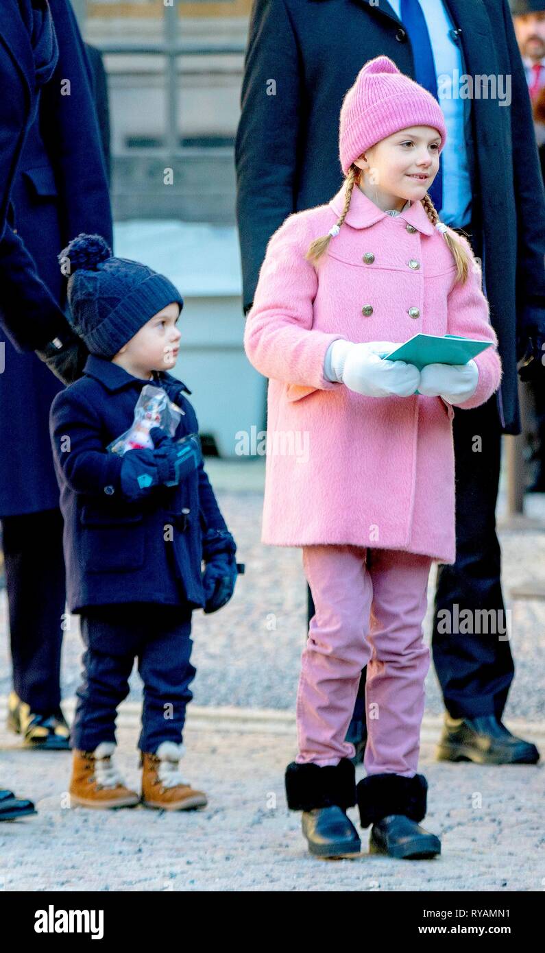 Prinzessin Estelle und Prinz Oskar von Schweden an der Innenhof der ...