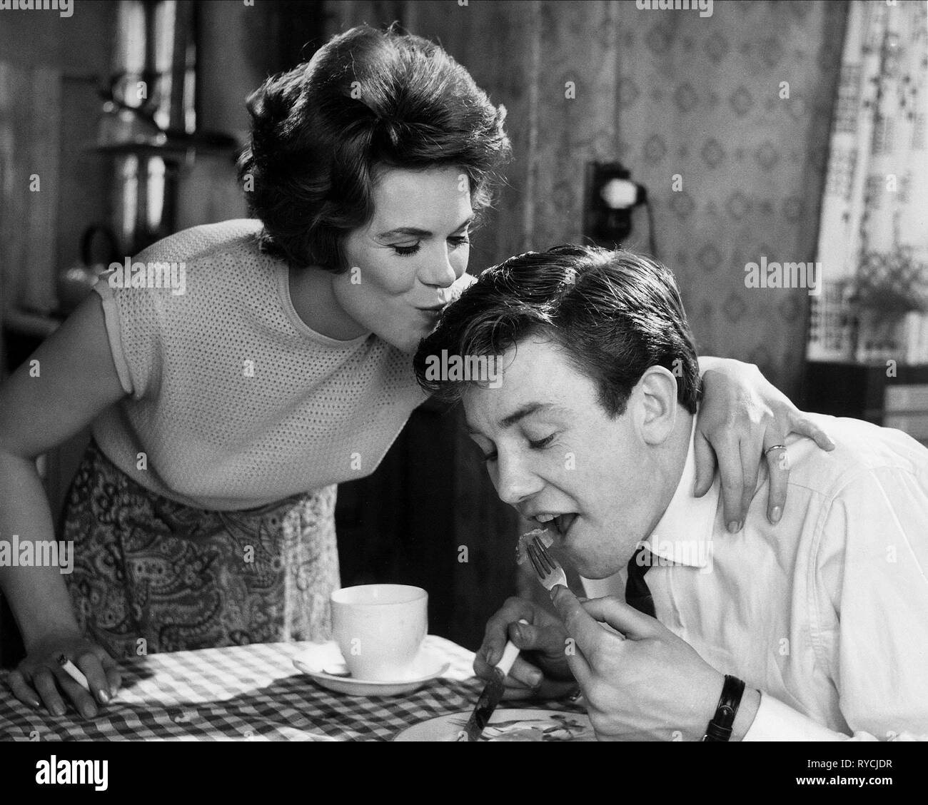 Karel reisz albert finney -Fotos und -Bildmaterial in hoher Auflösung ...