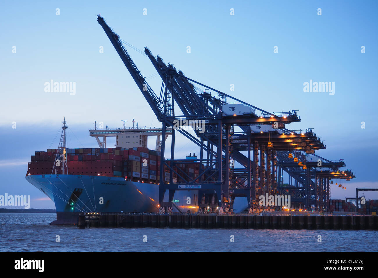 Containers ship loading -Fotos und -Bildmaterial in hoher Auflösung – Alamy