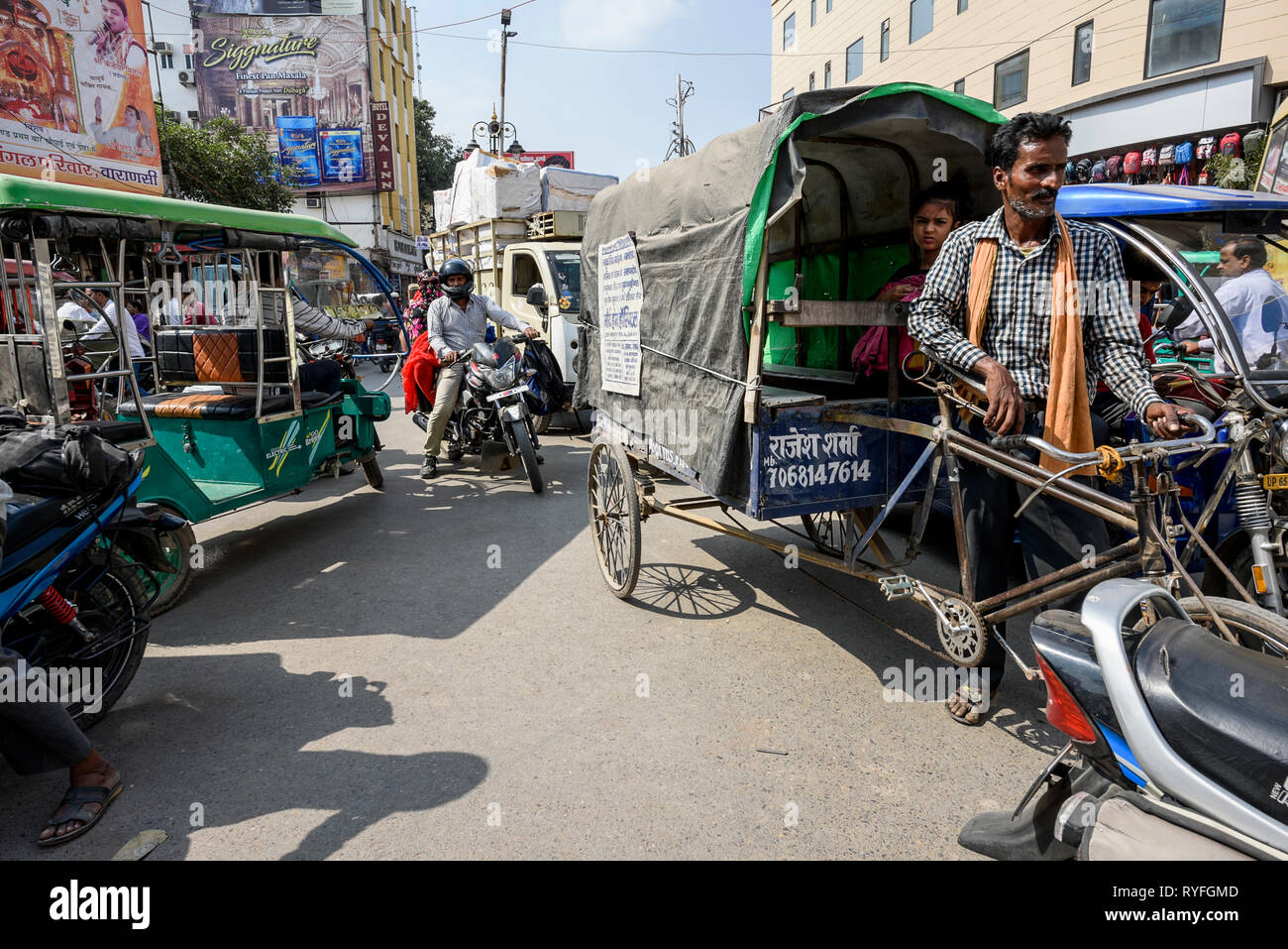 Carrefour inde -Fotos und -Bildmaterial in hoher Auflösung – Alamy