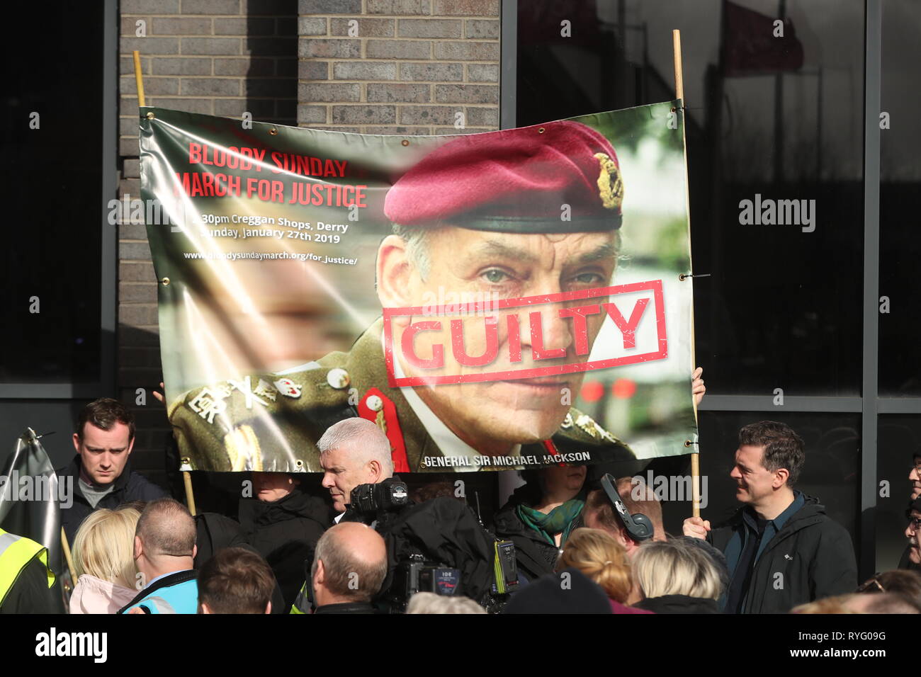 Ob 17 ehemalige britische soldaten -Fotos und -Bildmaterial in hoher ...