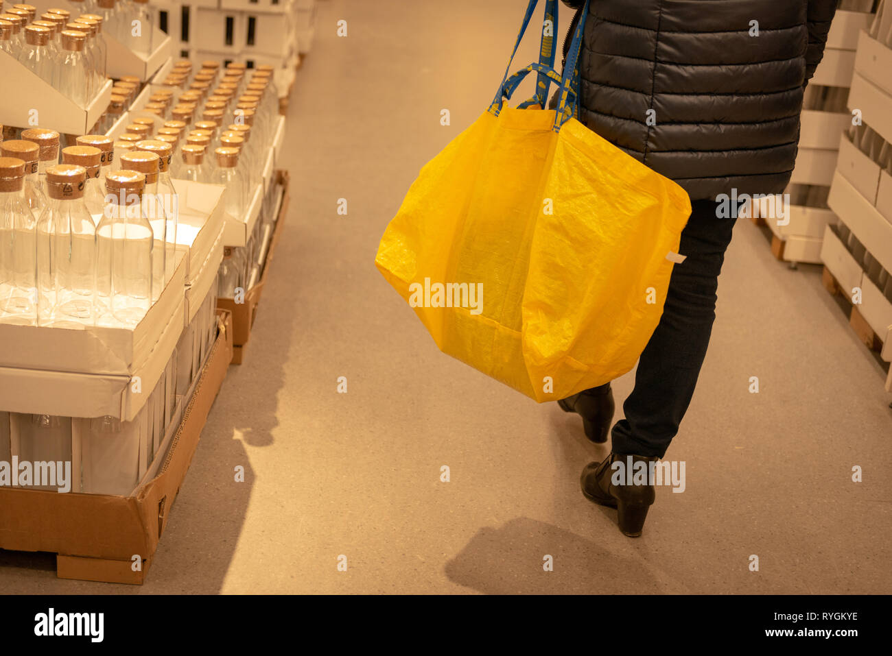 Gelber sack -Fotos und -Bildmaterial in hoher Auflösung – Alamy