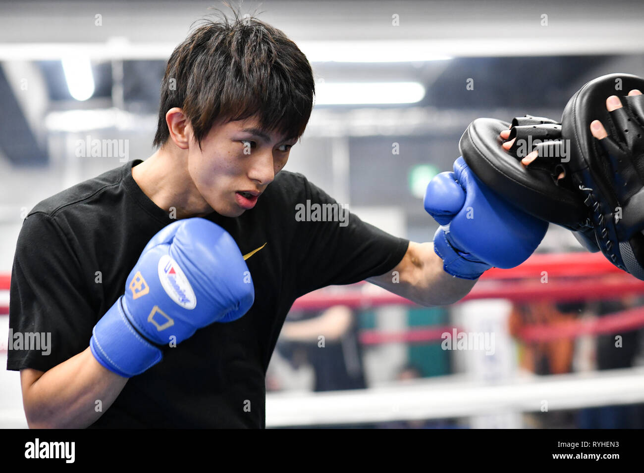 Watanabe fitnessstudio -Fotos und -Bildmaterial in hoher Auflösung – Alamy